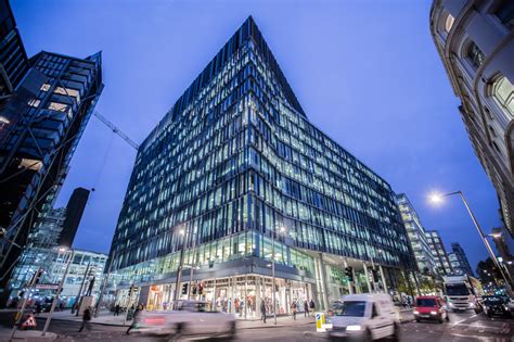 Principle Implements Data Driven Cleaning At The Blue Fin Building