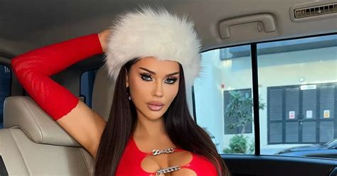 Model Risks Wardrobe Malfunction In Cut Out Dress As She Asks Fans To Ride With Her Daily Star