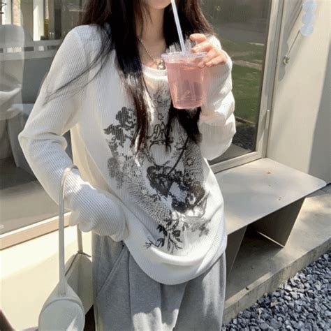 무채색 드로잉 골지 티셔츠 에이블리