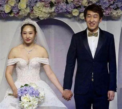 丁宁的丈夫是谁 丁宁同马龙结婚 马龙和丁宁结婚图片 大山谷图库