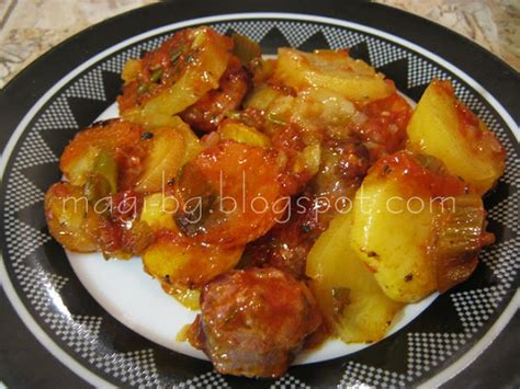 Кулинарен блог на Маги Картофи с наденица и праз