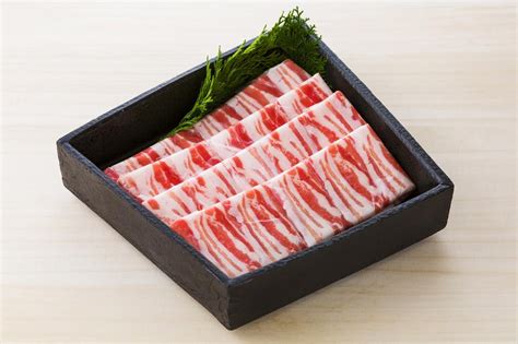 六白黒豚バラ薄切り 鹿児島産 黒毛和牛の直売所 バクロミート