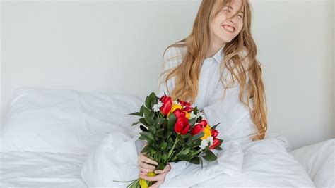 Поздравления с 8 Марта 2024 короткие красивые и прикольные пожелания женщинам своими словами в