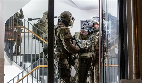 Sek Nimmt 65 Jährigen In Hamburg Fest Mopo