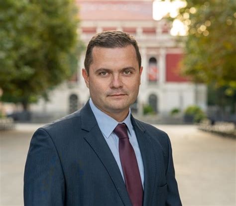 Община Русе с финансова помощ за второ дете близнаци и осиновяване Мама 24