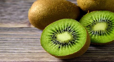 कीवी खाने से क्या होता है जानिए What Happens If You Eat Kiwi Learn
