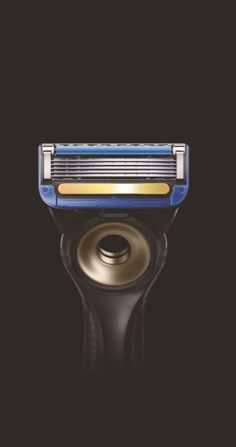 Gillette представляет: первая в мире бритва с подогревом