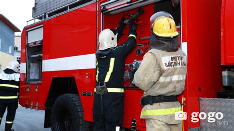 Таван давхраас унах гэж байсан эмэгтэйг аварчээ