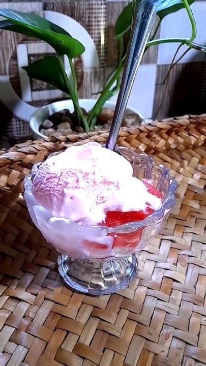 Strawberry Ice Cream එක්ක කොමඩු කන්න ආස අය ඉන්නවද 🍨🍉 Watermelon With Strawberry Ice Cream