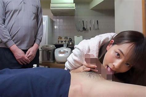 あべみかこ 18歳の貧乳美少女がavデビュー！一生懸命チンポをフェラして口と顔に射精させちゃう！ 無料av動画