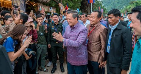 សម្តេចធិបតី ហ៊ុន ម៉ាណែត អញ្ជើញជួបបងប្អូន ពូមីង តាយាយដែលជាតំណាងក្រសួង ស្ថាប័ន