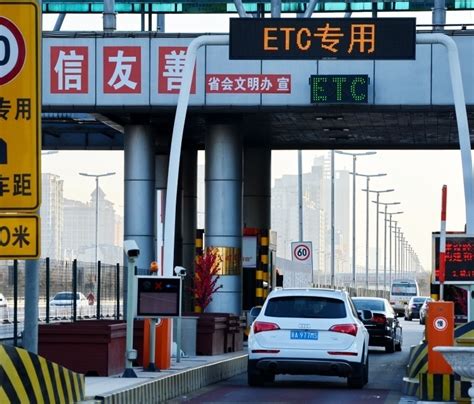 收费站下月起仅留一两条ETC 人工混合收费车道 南方早班车 南方网