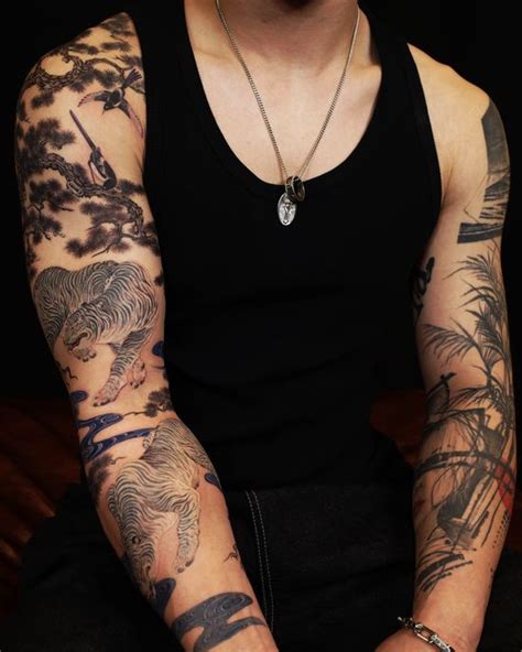 ปักพินโดย At Jantha ใน Tattoo ลายสักที่อก ไอเดียรอยสัก รอยสักเท่ ๆ