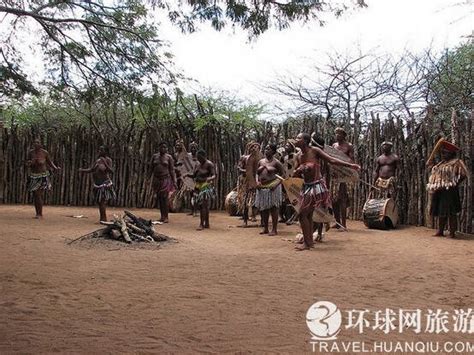 探秘非洲奇特民族处女不穿上衣 处男也要检验 手机凤凰网