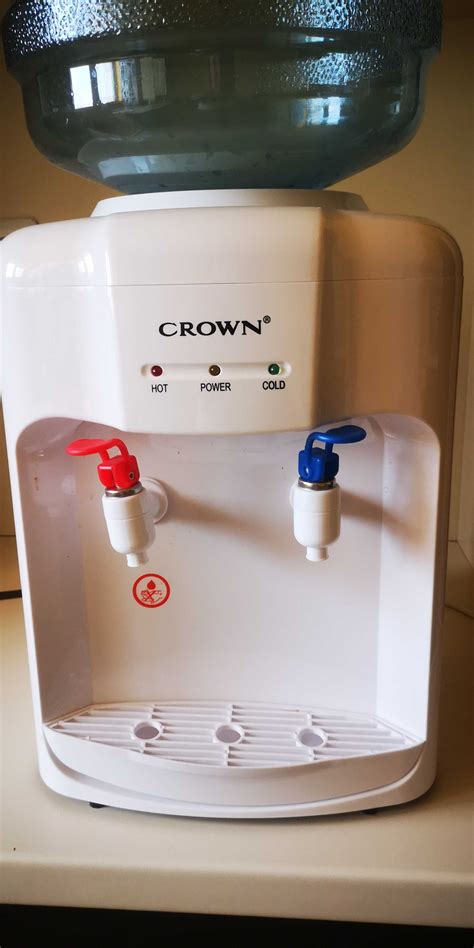 Диспенсър за топла и студена вода с бидон гр София Център • Olx Bg