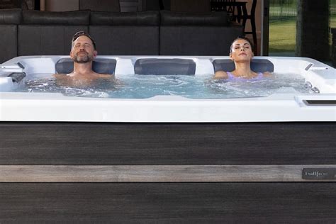 The 12 Person Hot Tub A Giant Among Spas Bullfrog Spas