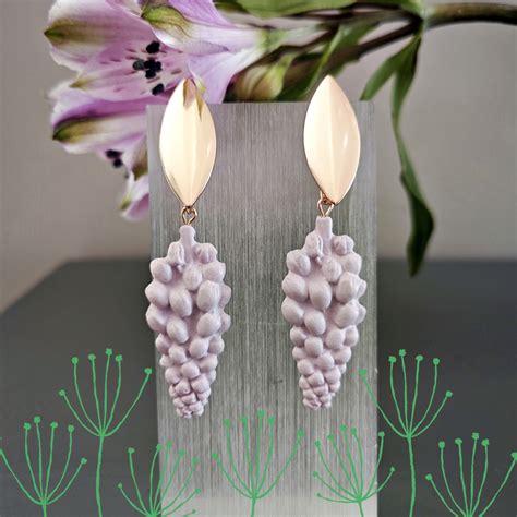 Базар за бижута и аксесоари На горния рафт Тя не пести време чувства и емоции за утре тя е