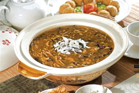 Hui Ge의 개인 주방 뱀 잔치 국화 생선 아가리 태시 다섯 뱀 수프 And 구운 미국산 랍스터 이 국수 And 바이화 다섯