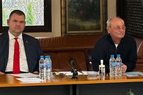 ВЕРСИЯ В ПИК Пеевски оръжието на Доган срещу Ердоган Какво се крие зад радикализма на