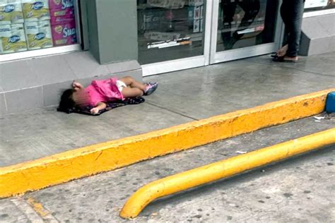 Rescatan A Niña De Dos Años Que Dormía Afuera De Un Oxxo En Cancún