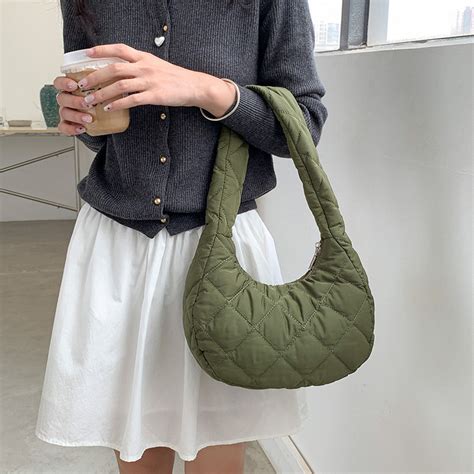 Badu Bg Дамска ватирана чанта през рамо Универсална пухкава чанта под мишниците Лека подплатена