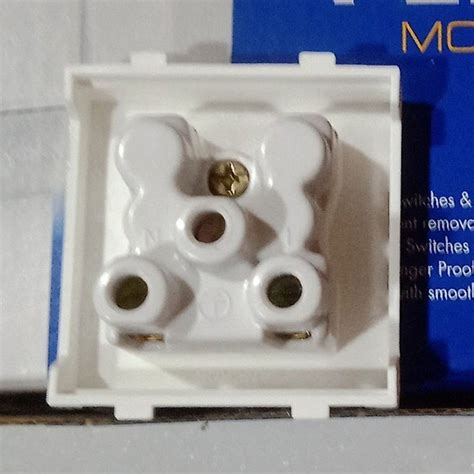 6 A White Anchor Three Pin Round Socket At Rs 115 Piece In Ranchi Id
