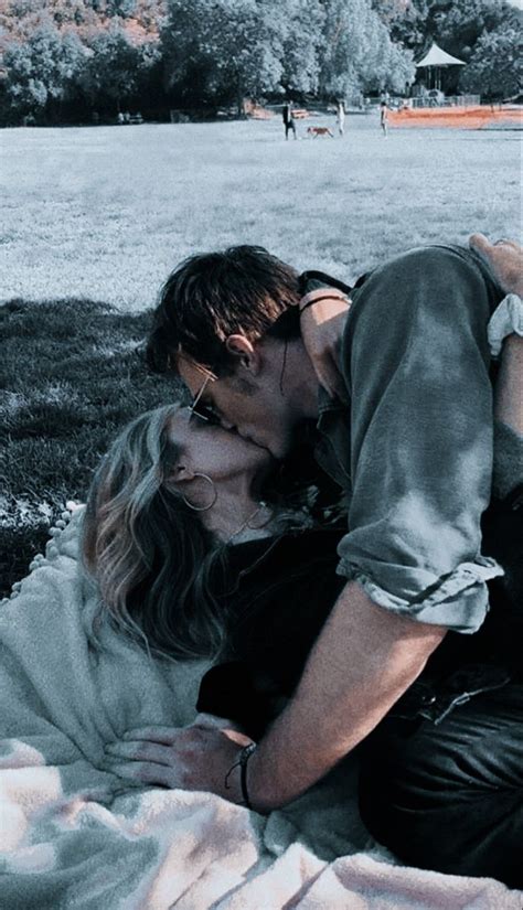 Hannah And Fox Book Lovers Cute Couple Pictures Books