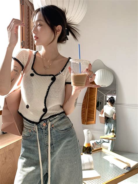 이뽀다 당일발송스퀘어넥 더블 버튼 배색 스티치 크롭 반팔 니트 가디건 Td71 2g28698