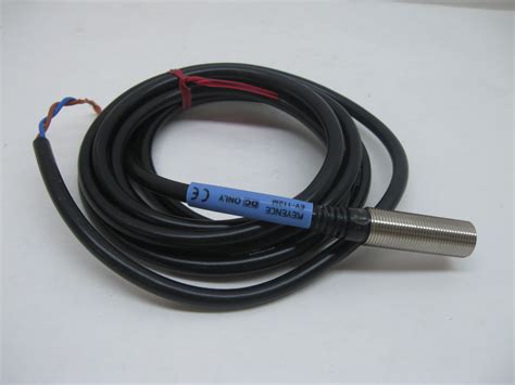 Keyence Ev 112m Proximity Sensor 2 5mm Range Dc New Ebay