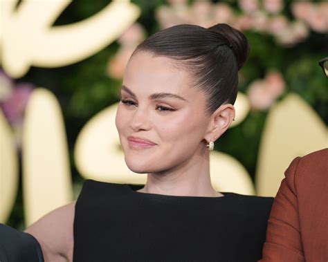 Selena Gomez Goes Braless In Not One But Two Makeup Free Selfies