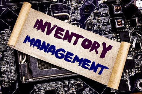 손을 쓰는 재고 관리를 보여주는 텍스트 캡션 영감입니다 스티커 메모 컴퓨터 메인 보드 배경에 재고 공급 작성 하는 사업 개념 개념에 대한 스톡 사진 및 기타 이미지 Istock