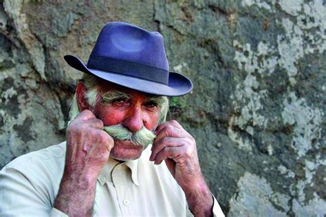 مصاحبه‌ای قدیمی با سلطان سبیل ایران