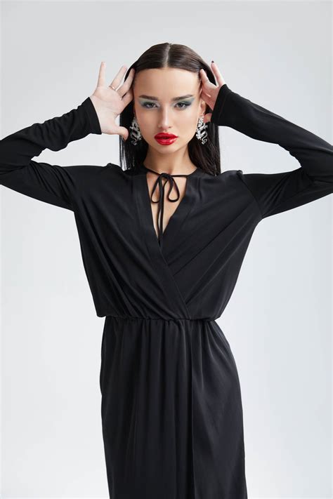 Stunning Lady Jess Leon Looking Posh Even When Naked Photos