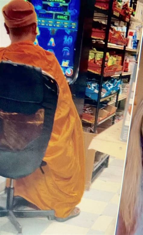 ປະເທດລາວ ຂາຍປ່າໄມ້ ແລະບໍ່ແຫ່ ໃນລາວ