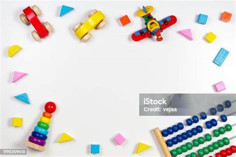아기 아이 장난감 흰색 배경에 프레임 상단보기 평평한 누워 텍스트의 공백 복사 개념에 대한 스톡 사진 및 기타 이미지 개념 건축물 교육 Istock