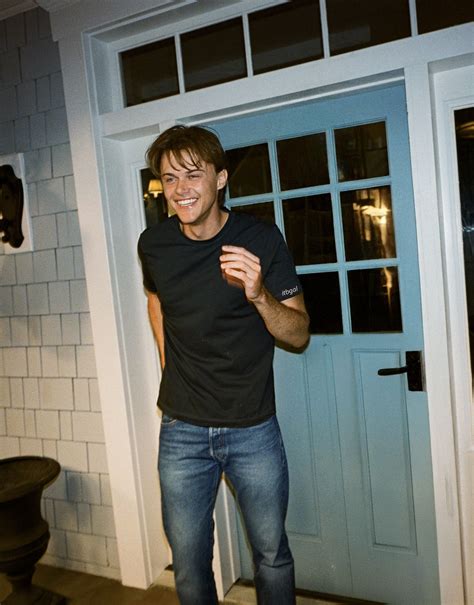 Chris Briney Em 2025 Garotos Sensuais Filme Da Vida Câmera De Tirar Foto