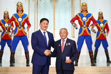 Khovdnews Mn 🇲🇳 Улсын тэргүүний Зэрэг сумаас ХӨДӨЛМӨРИЙН БААТАР цолтон төрлөө👏👏👏 🇲🇳Тулгар