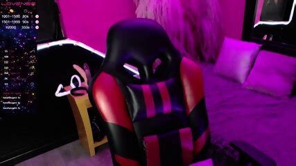 Feel The Raw Naked Beautiful Girl Of The Road