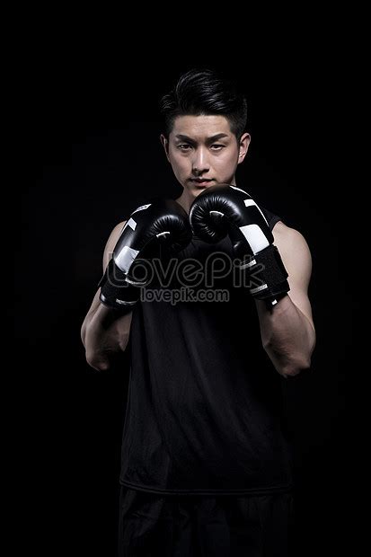권투 경기 중 한 남자 사진 무료 다운로드 Lovepik