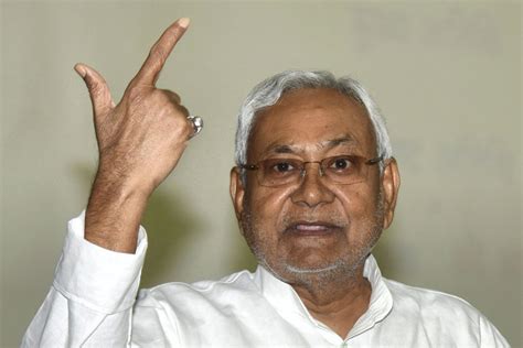 Nitish Kumar Chief Minister Nitish Kumar Hands Over 114 Lakh