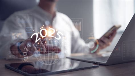 사업가들은 2025년 목표 달성을 위한 마케팅 전략을 계획합니다 비즈니스 개발 아이디어 전략 및 성공을 위한 계획 2025년에