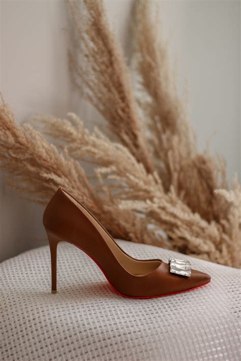 کفش مجلسی زنانه با نگین قابلیت اضافه و حذف کردن نگین