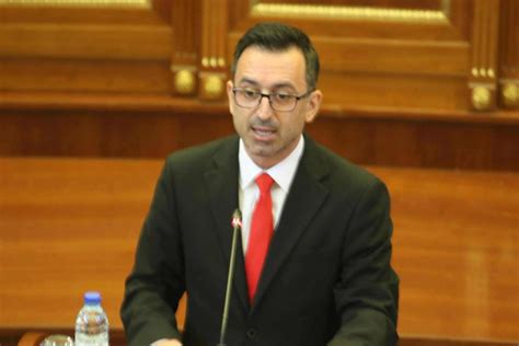 Vijnë Urimet E Para Për Bashën Kryeparlamentar