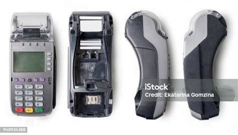 다른 측면에서 결제 터미널 전망입니다 기계 장치나 Nfc 비접촉 식 신용 카드의 도움으로 돈을 지불 흰색 배경에 고립 가까운에 대한 스톡 사진 및 기타 이미지 Istock
