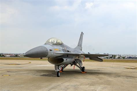 General Dynamics F 16 Fighting Falcon Single Engine Supersonic Multirole Fighter Aircraft At