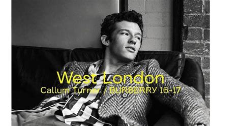 Callum Turner Por John Balsom Para Gq Italia
