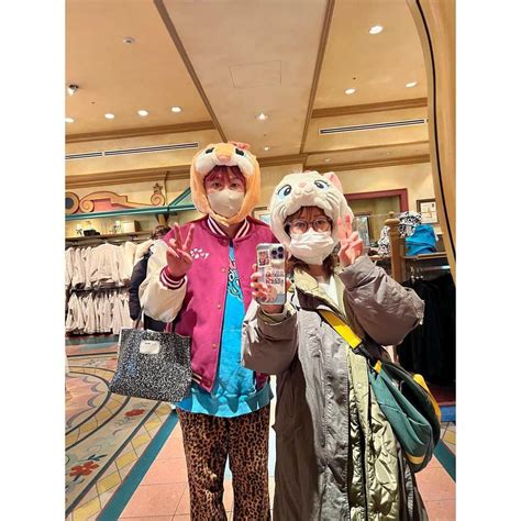 ぺえさんのインスタグラム写真 ぺえinstagram「数年ぶりのディズニー 1枚目は奇跡の写真 偶然同じポーズをしてた たまには意味