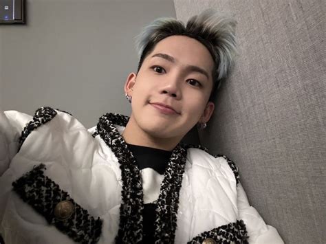 TREASURE On Twitter Treasure Hyunsuk Selca Treasures Asahi