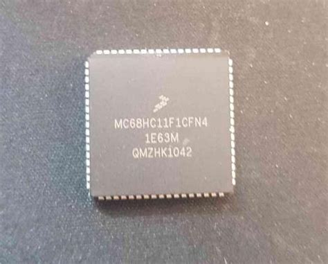 MIKROKONTROLERJI MOTOROLA MC68HC11F1CFN4