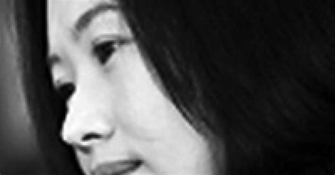 [정철훈의 현대시 산책 감각의 연금술] ⑧ 마주침의 발명 시인 김행숙